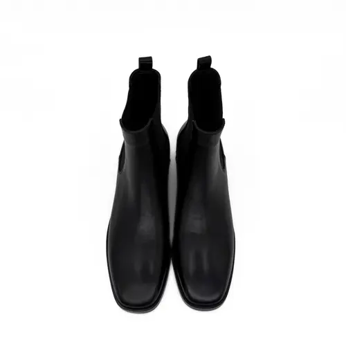 AMIE RAFA Cori Leather Chelsea Boots