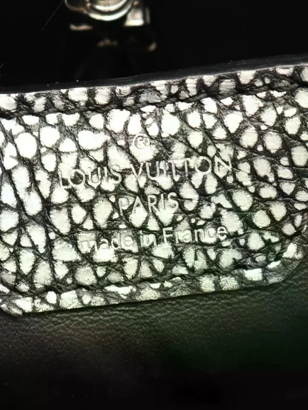 LOUIS VUITTON 2016 Mm Capucines Tote Bag