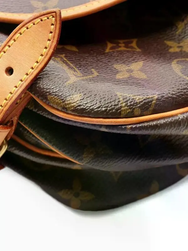 LOUIS VUITTON 2005 30 Saumur Monogram Shoulder Bag