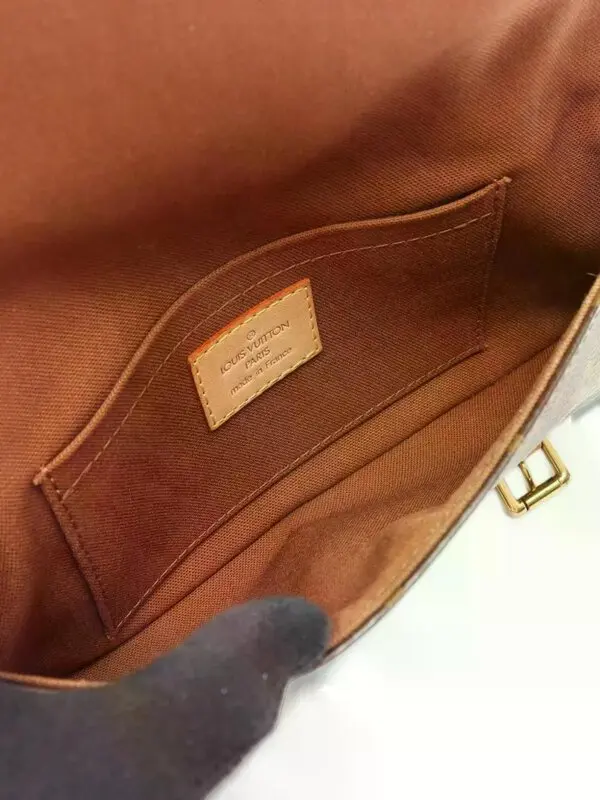 LOUIS VUITTON 2005 Pochette Murrell Monogram Belt Bag