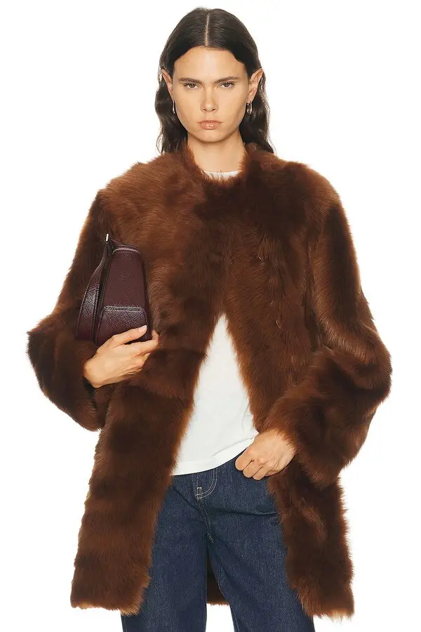 TOTEME Short Silky Shearling Coat In Brown - Ginger