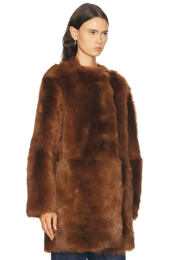 TOTEME Short Silky Shearling Coat In Brown