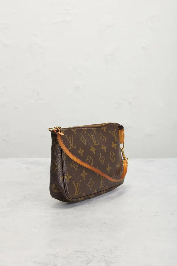 LOUIS VUITTON Monogram Pochette Accessoires Shoulder Bag