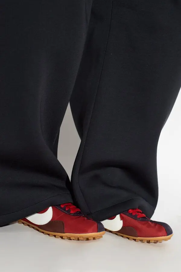 Nike Moon Ess’ Sneakers