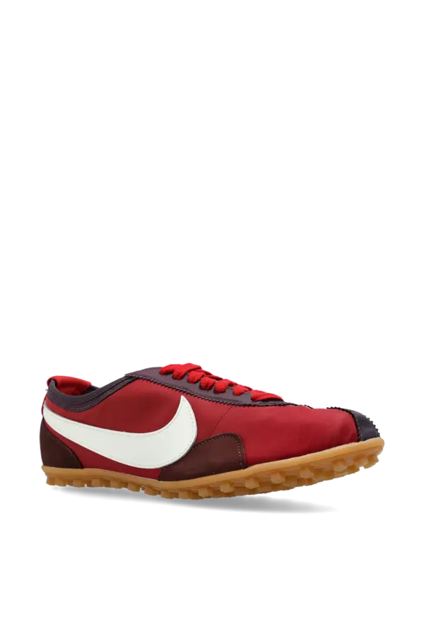 Nike Moon Ess’ Sneakers