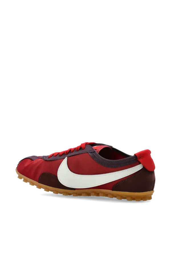 Nike Moon Ess’ Sneakers
