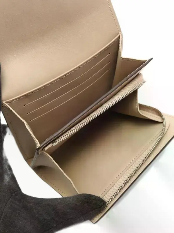 LOUIS VUITTON 2021s Mahina Perforated Bi-fold Wallet