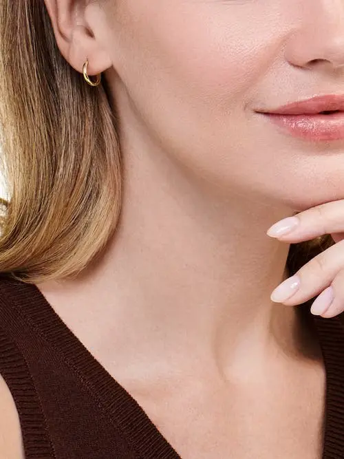 DEVATA Huggie Hoop Earrings In 14k