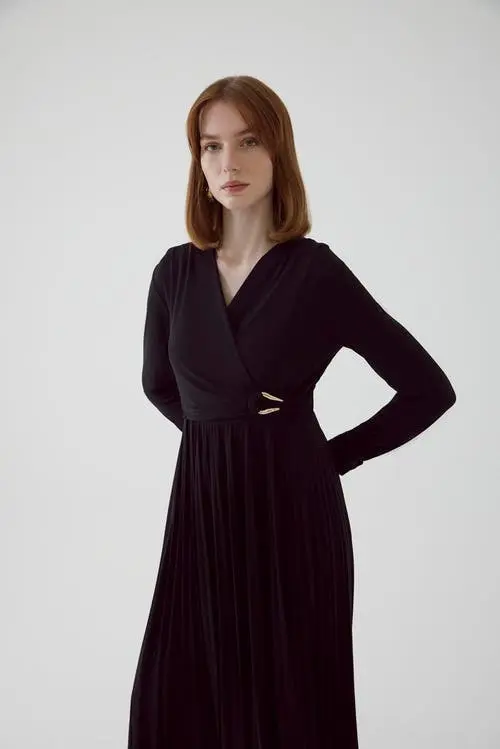 EXQUISE Braeden Pleated Knit Wrap Midi Dress