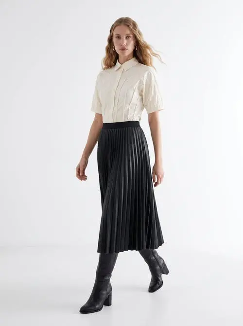 EXQUISE Pleated Faux Leather Midi Skirt With Elastic Waist - Black