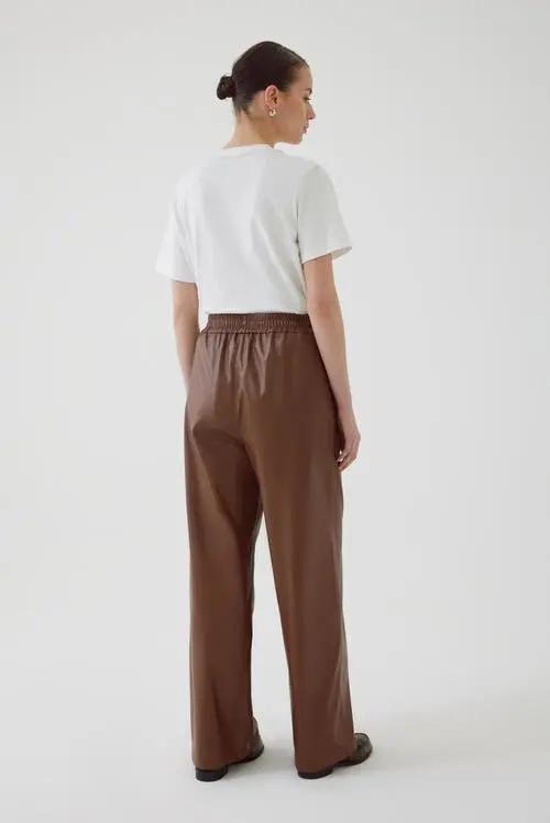 EXQUISE Vegan Leather Trousers With Pockets And Elastic Waist