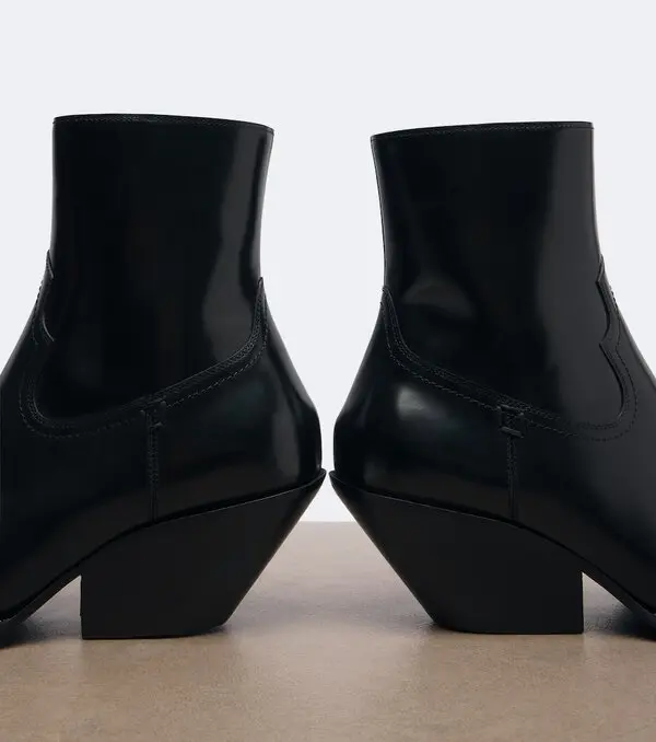Saint Laurent Dylan Leather Ankle Boots