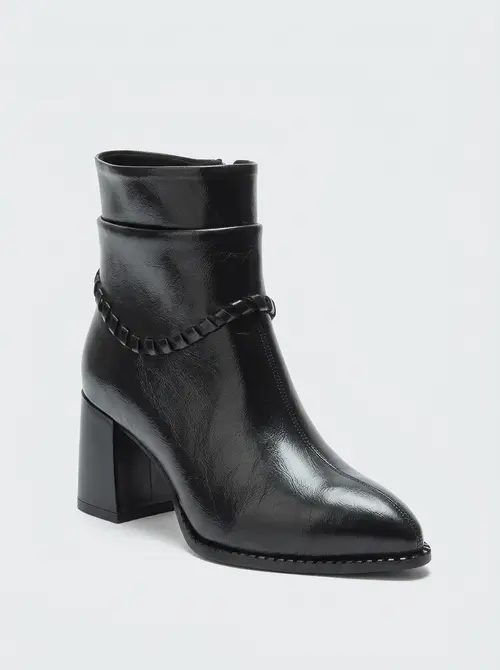 PROLOGUE SHOES Denny Block Heel Ankle Boot - Black