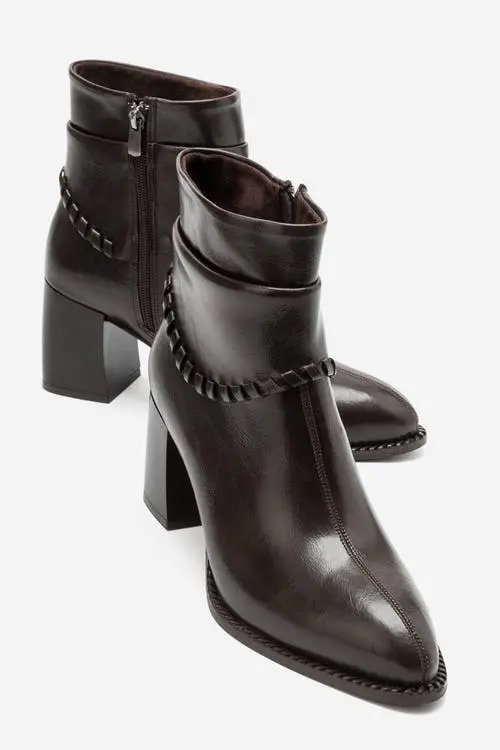 PROLOGUE SHOES Denny Block Heel Ankle Boot