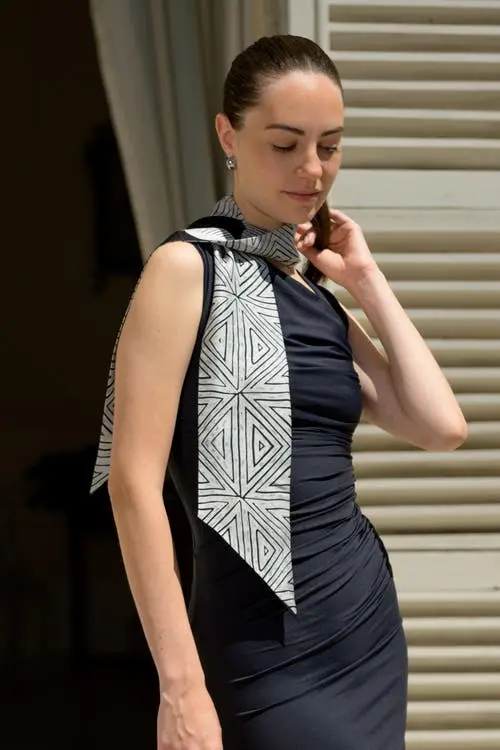 ELIZABETTA Martaskinny Silk Scarf - Black