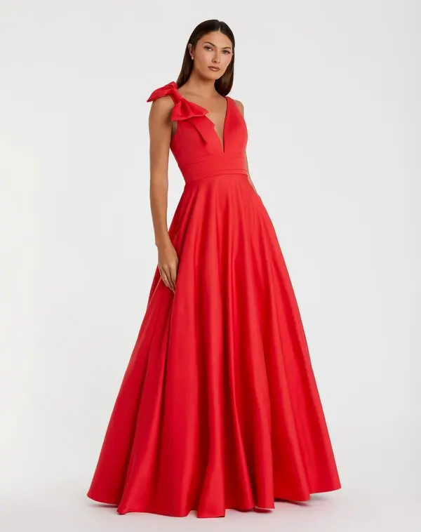 Mac Duggal Sleeveless Plunge Neck Ball Gown With Bow Detail - Red