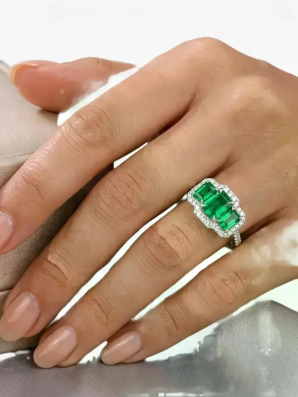 HYT JEWELRY Emerald And Diamond Ring