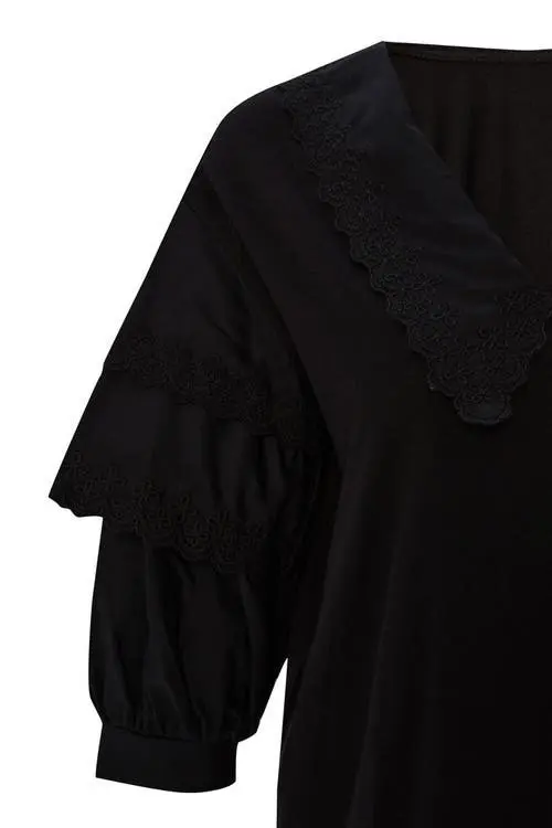EXQUISE V-neck Puff Sleeve Blouse With Broderie Anglaise Details