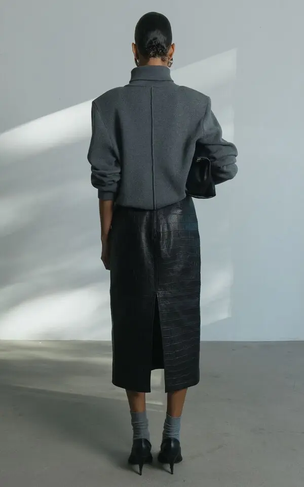 Arakii Exclusive Structured Rib Knit Sweater