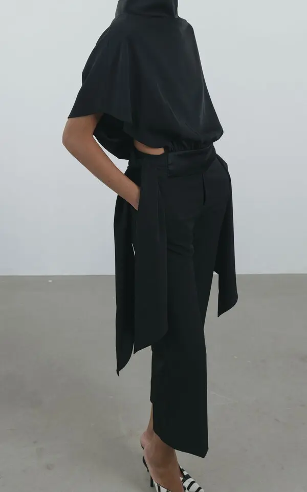 Arakii Exclusive Open Side Top
