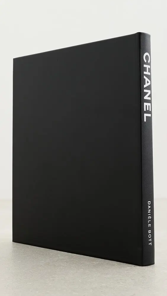 GRAPHIC IMAGE Chanel Collections And Creations Book