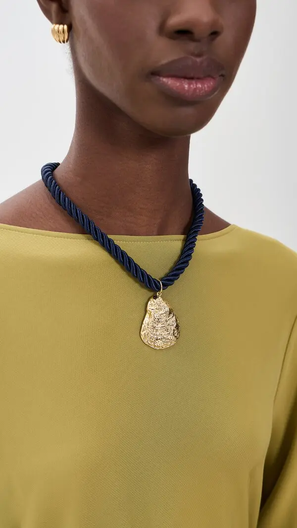 LOGAN TAY Navy Rope Oyster Shell Necklace