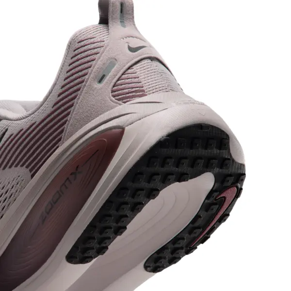 Nike Vomero 18 Road Running Shoes