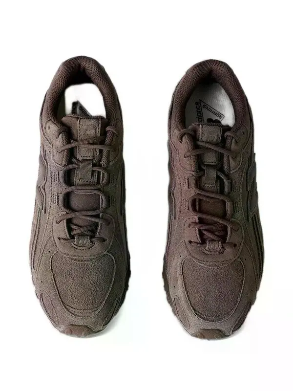 NEW BALANCE 204l Sneakers - Brown