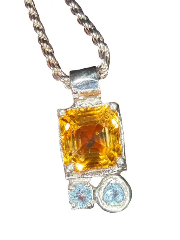 WE THE STARS Queen Citrine Necklace