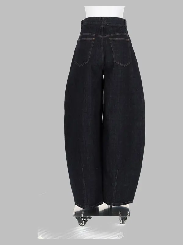 Jacquemus Jeans In Denim "de-nimes Ovalo