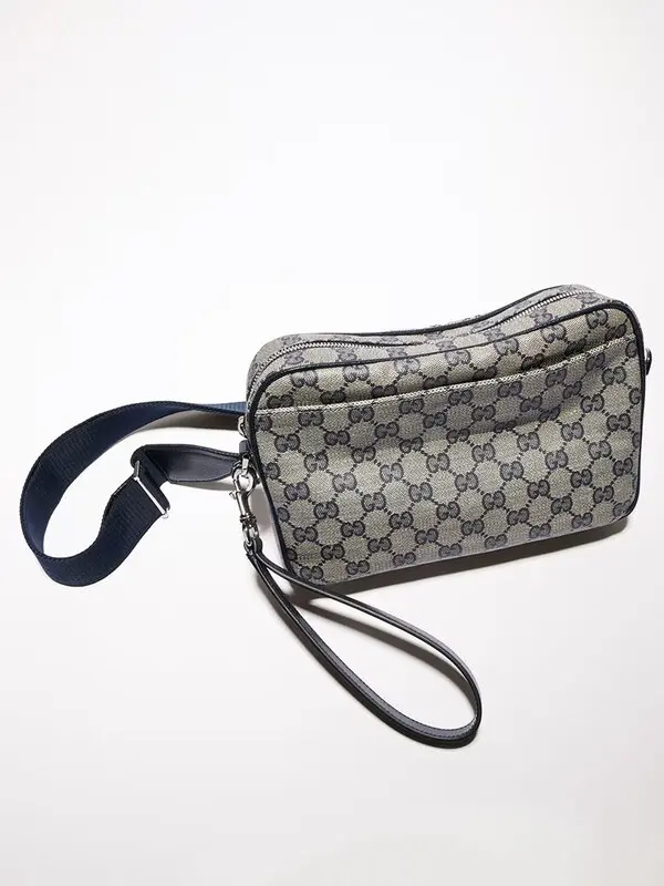 Gucci Mini Coated Gg Canvas Crossbody Bag With Detachable Wrist Strap - Blu