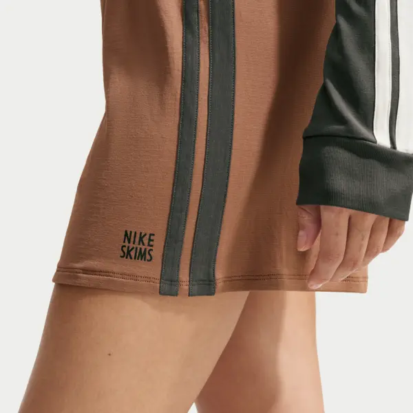 Nike Skims Stretch Knit 5" Shorts - Brown