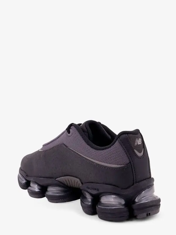 NEW BALANCE Mesh Sneakers With Contrasting Logo - Black