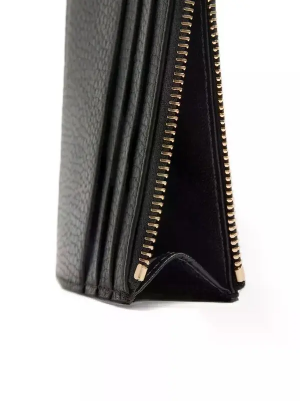 Valentino Garavani Rockstud Cardholder With Zipper In Grainy Calfskin