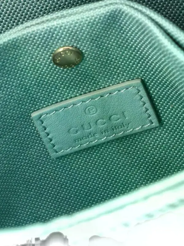 Gucci Emblem Gg Embossed Patent Small Bucket Bag