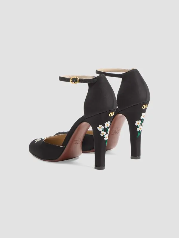 Valentino Garavani Hi Dolly Fabric 105mm Pumps With Floral Embroidery