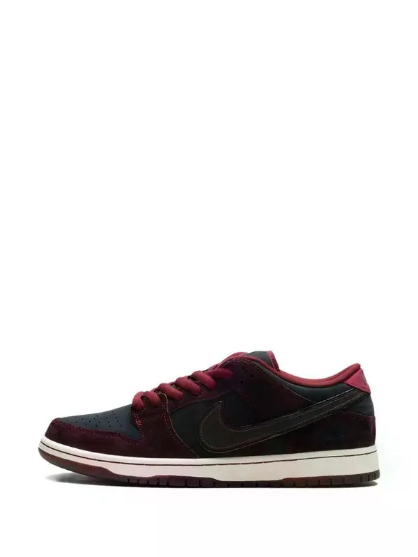 Nike Sb Dunk Low Pro X Riot Skateshop Sneakers With Specialbox