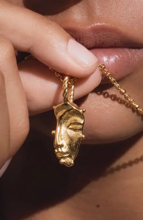 YOJ Visage Mini Pendant Choker Necklace