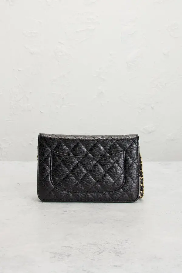 FWRD RENEW Chanel Caviar Classic Wallet On Chain