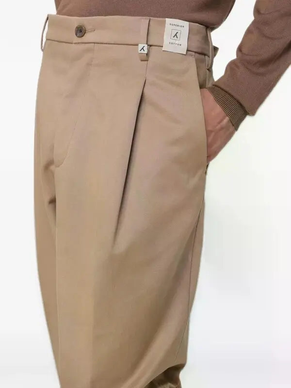 MYTHS Pleated Straight-leg Trousers