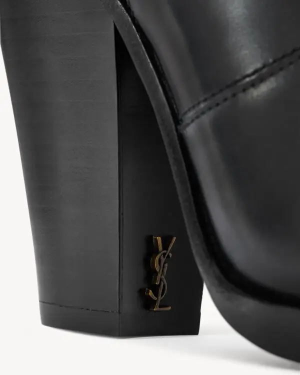 Saint Laurent Dylan Chelsea Boots In Smooth Leather