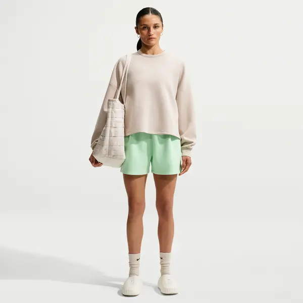Nike 24.7 Impossiblysoft Dri-fit Mid-rise Loose 4" Shorts - Green