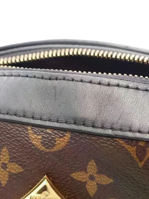 LOUIS VUITTON 2018 Saintonge Monogram Canvas Shoulder Bag