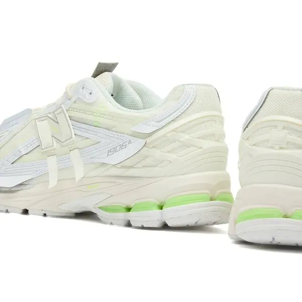 NEW BALANCE 1906a Sneakers
