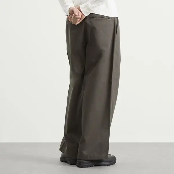 BEAMS New Wide Pleated Chino
