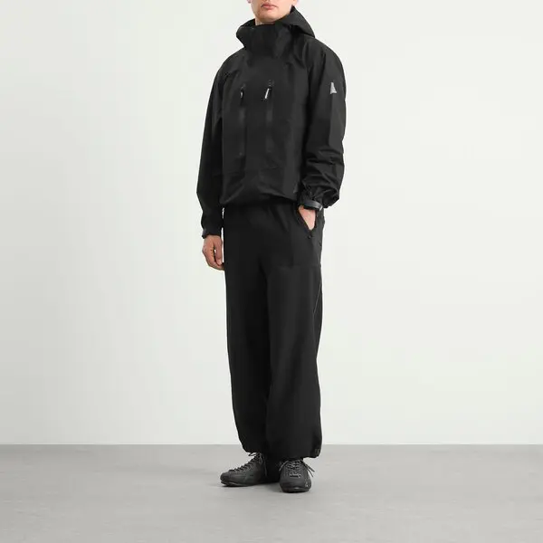 AND WANDER 2.5l Hiker Rain Jacket