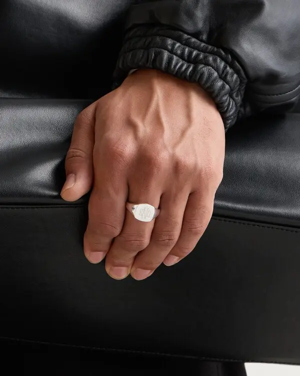 END. Signet Ring