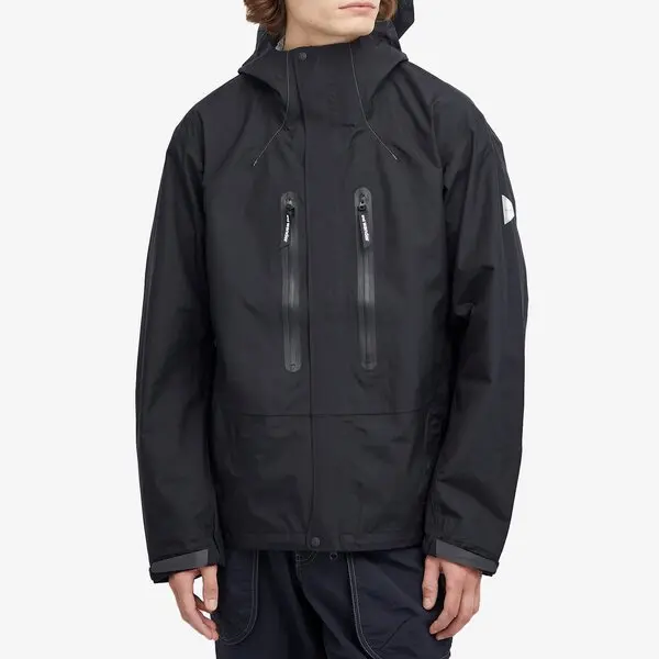 AND WANDER 2.5l Hiker Rain Jacket