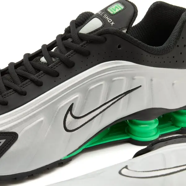 Nike Shox R4 Sneakers