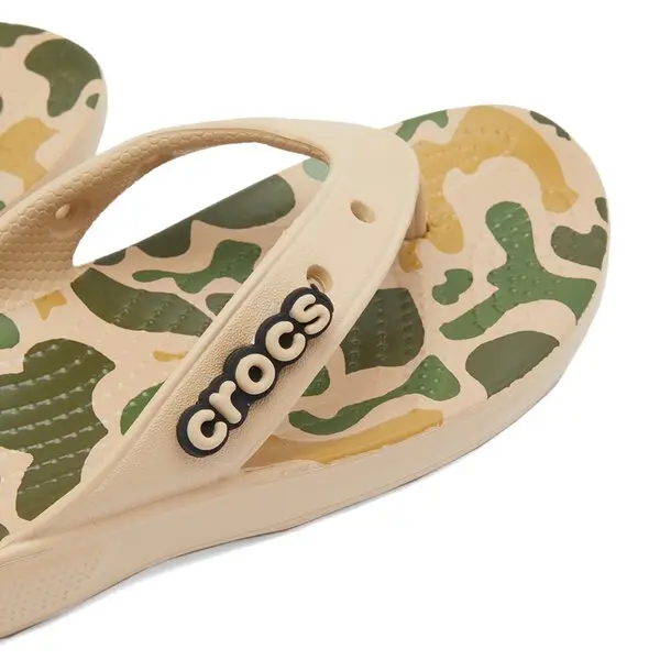 CROCS Classic Printed Camo Flip Shoes